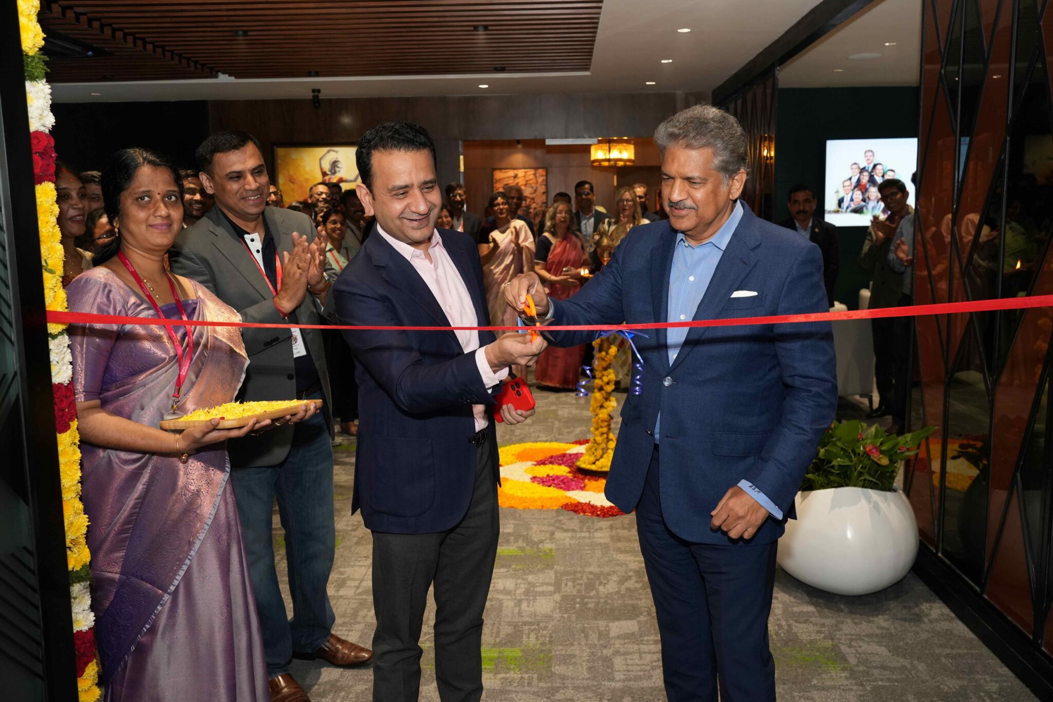 Tech Mahindra Sets up Manufacturing Experience Center in Chennai to Drive AI Innovation for ...