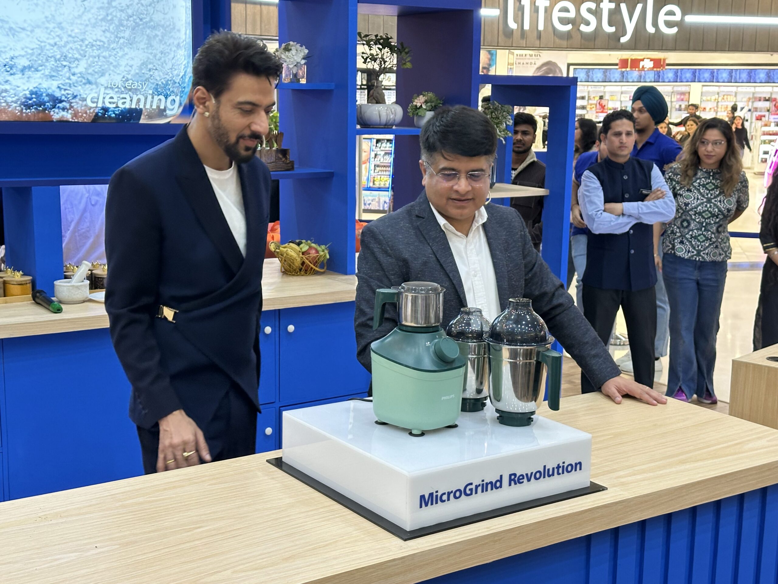 Philips HL7773 Mixer Grinder with Microgrind Technology to Grind Even ...